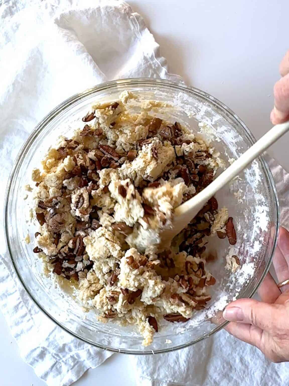 Toasted Pecan Snowball Cookies (Classic Christmas Cookie) - Pudge Factor