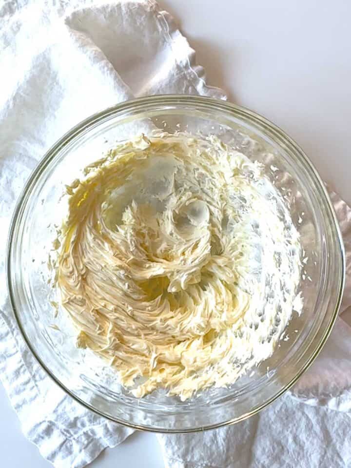 Toasted Pecan Snowball Cookies (Classic Christmas Cookie) - Pudge Factor