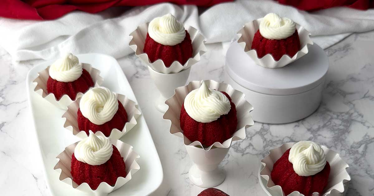 Mini Red Velvet Bundt Cakes - Pudge Factor