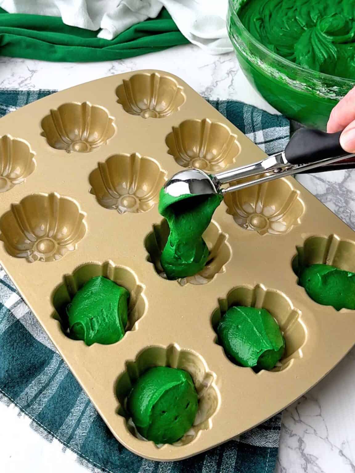 Mini-Green Velvet Bundtlets - Pudge Factor