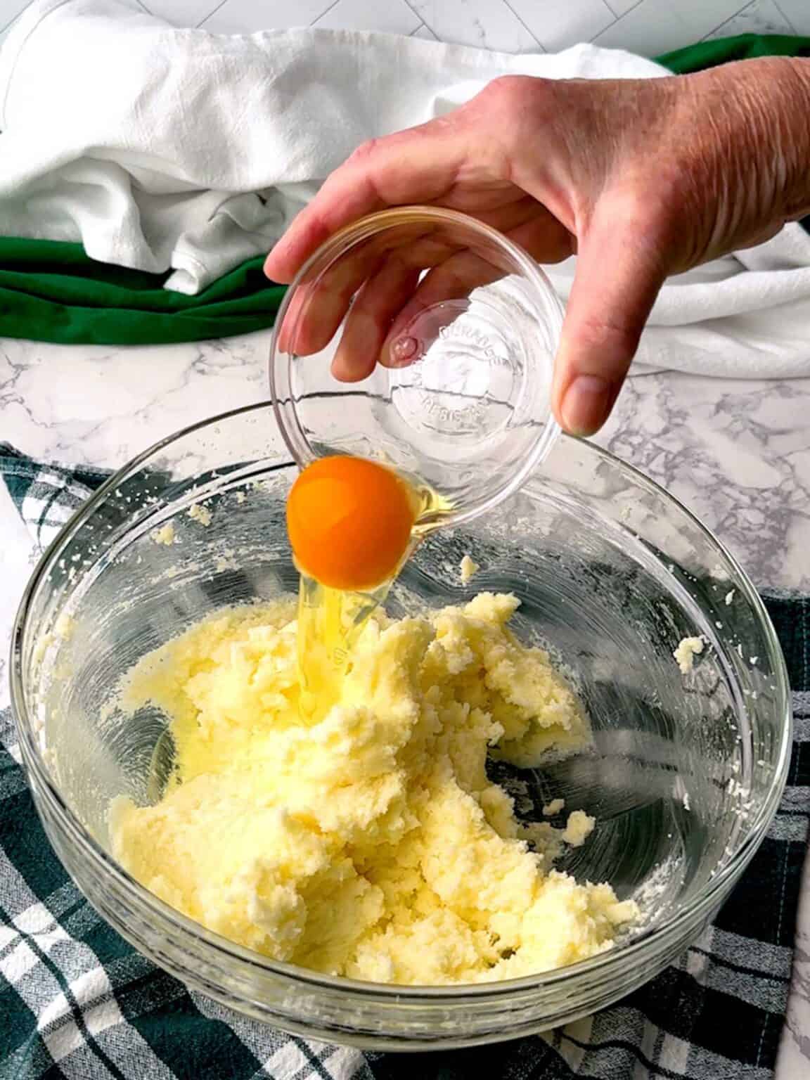 Mini-Green Velvet Bundtlets - Pudge Factor