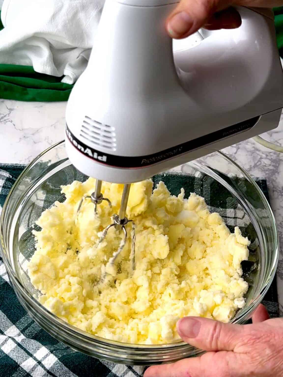 Mini-Green Velvet Bundtlets - Pudge Factor