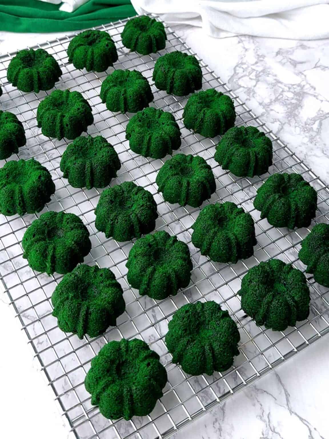 Mini-Green Velvet Bundtlets - Pudge Factor