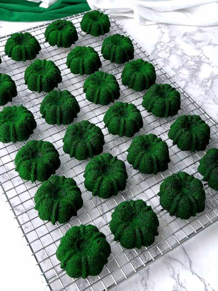 Mini-Green Velvet Bundtlets - Pudge Factor