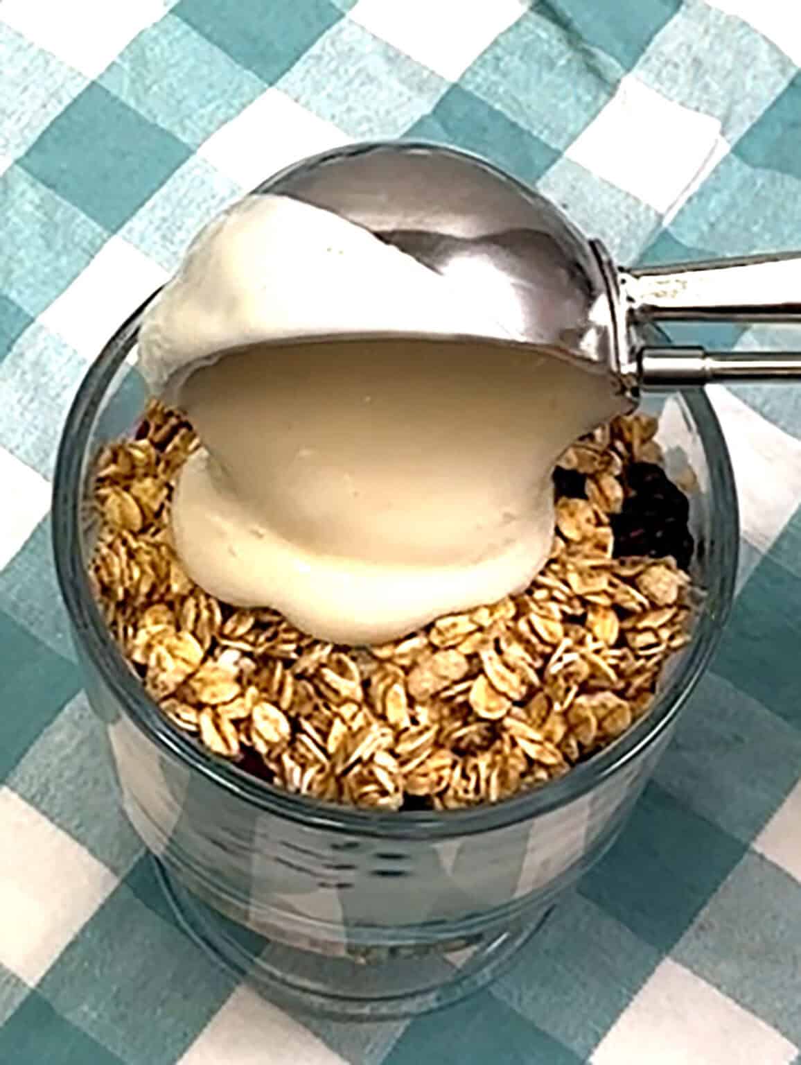 Easy Yogurt Berry Parfaits with Granola - Pudge Factor