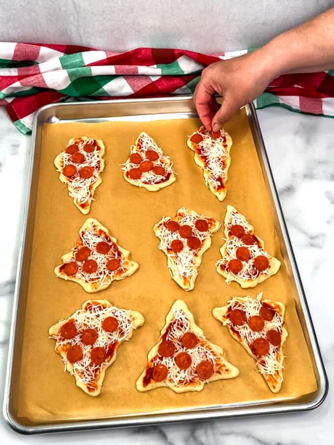 Quick & Easy Mini Christmas Tree Pizzas - Pudge Factor